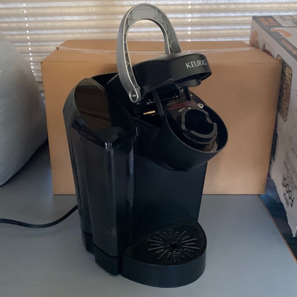 Keurig | Kitchen | Keurig Single Cup Coffee Maker Model B4 | Poshmark